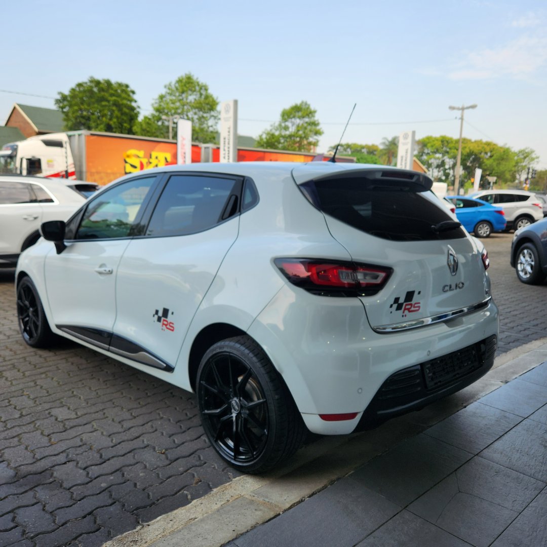 Used 2018 Renault Clio for sale in Pinetown KwaZulu-Natal - ID: 237889/ ...