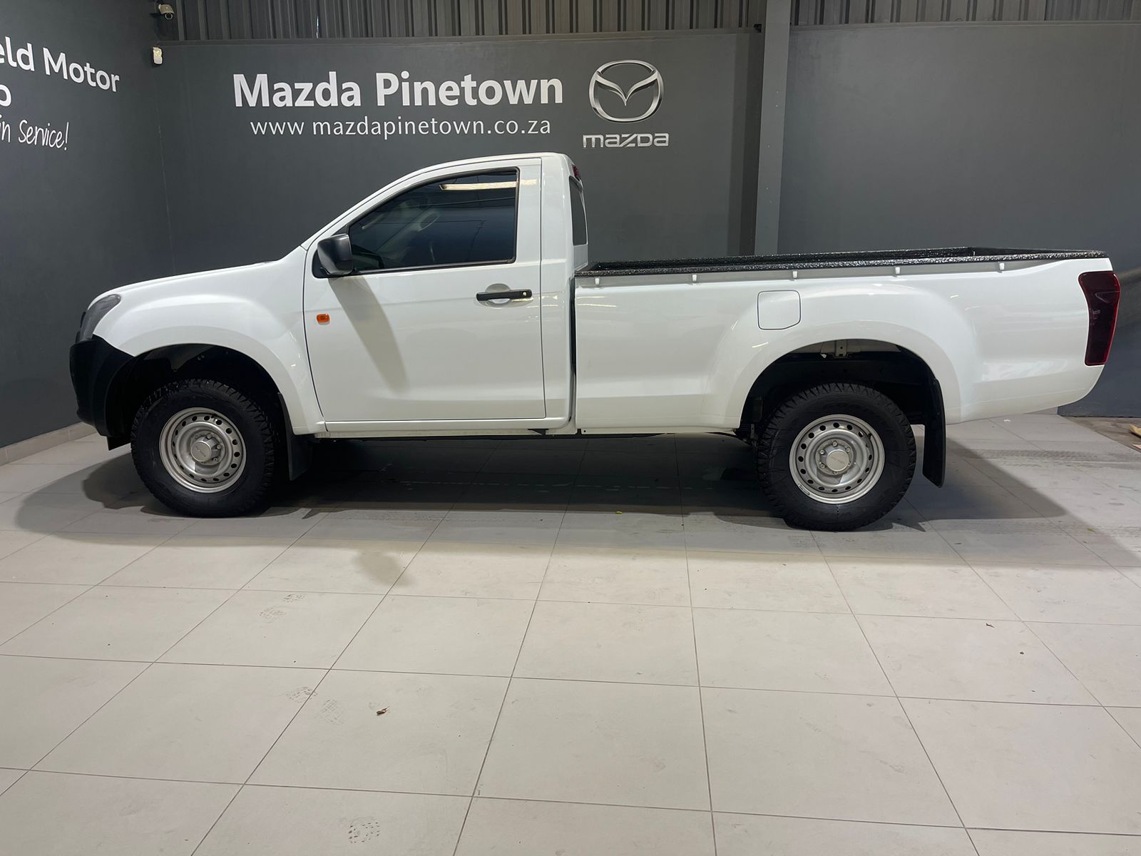 Used 2024 Isuzu D-MAX Single Cab for sale in Pinetown KwaZulu-Natal ...