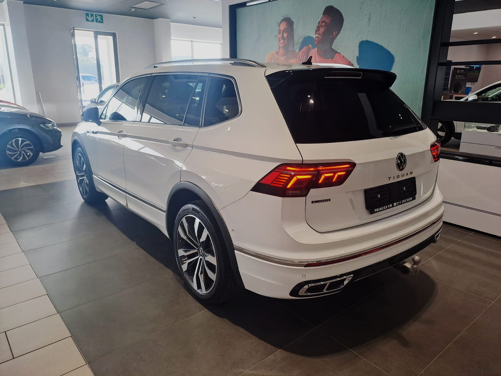 Volkswagen (VW) Tiguan Allspace 1.4 TSI R-Line DSG for sale in Gauteng ...