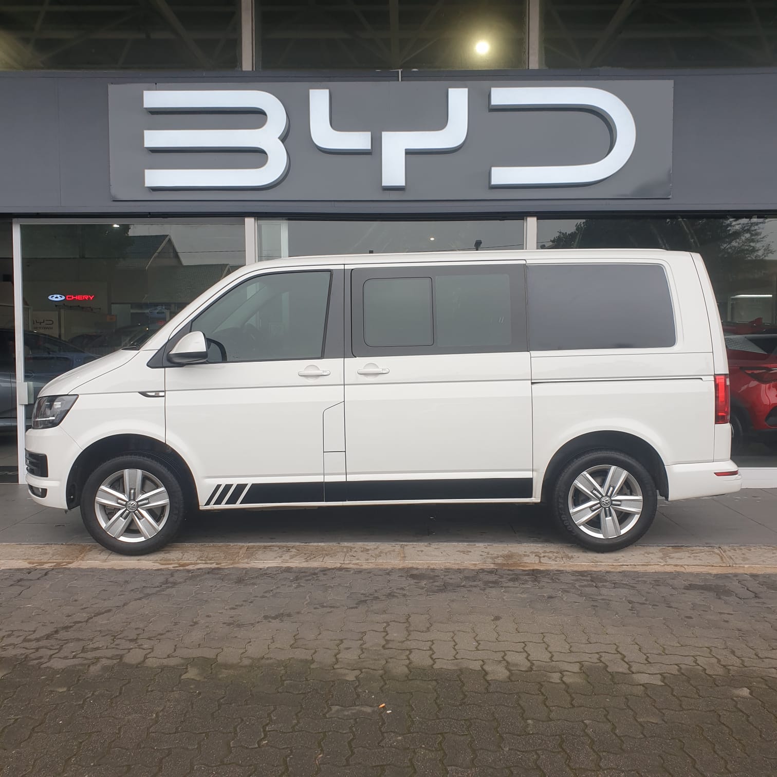 Used 2019 Volkswagen Light Commercial Transporter Crew Bus for sale in ...