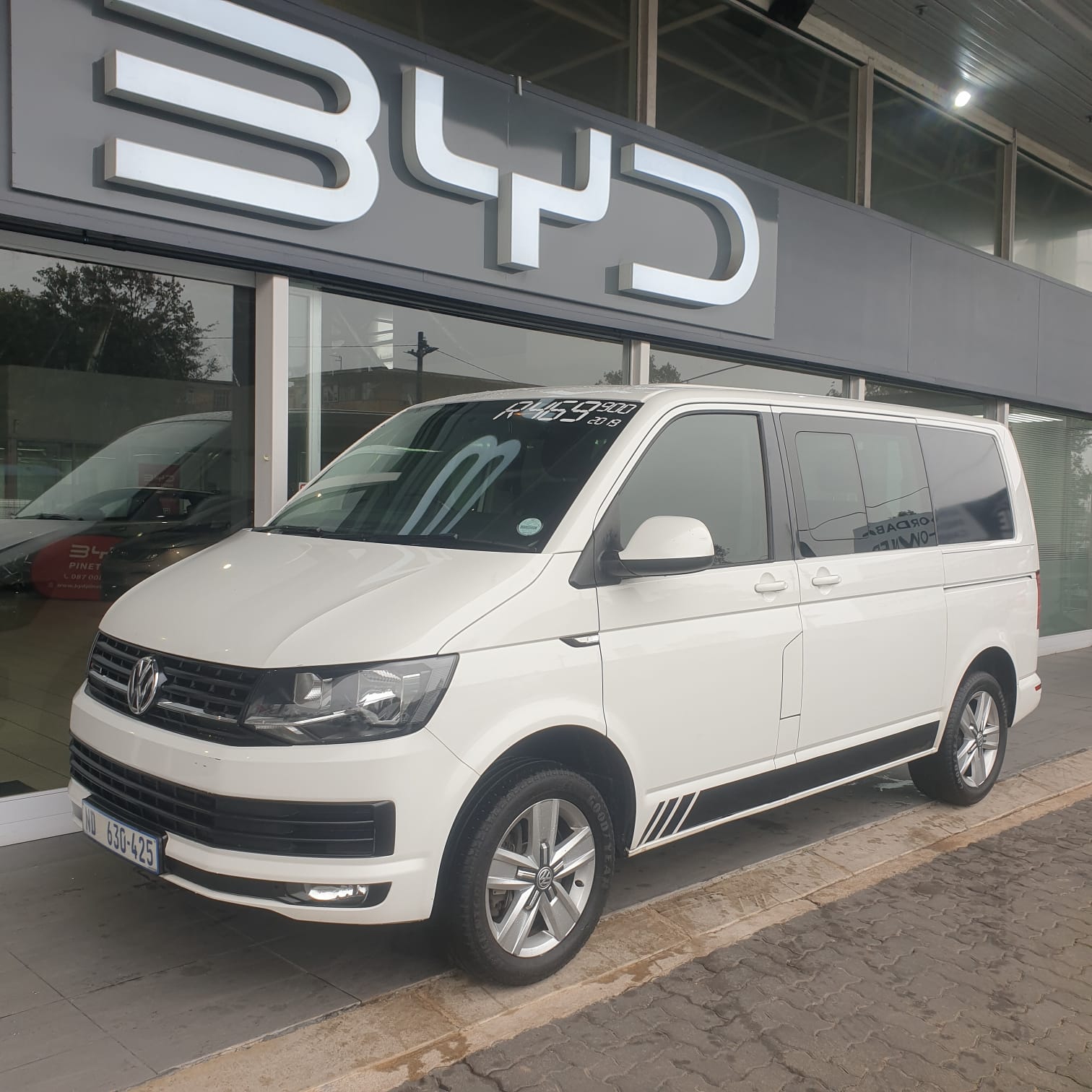 Used 2019 Volkswagen Light Commercial Transporter Crew Bus for sale in ...