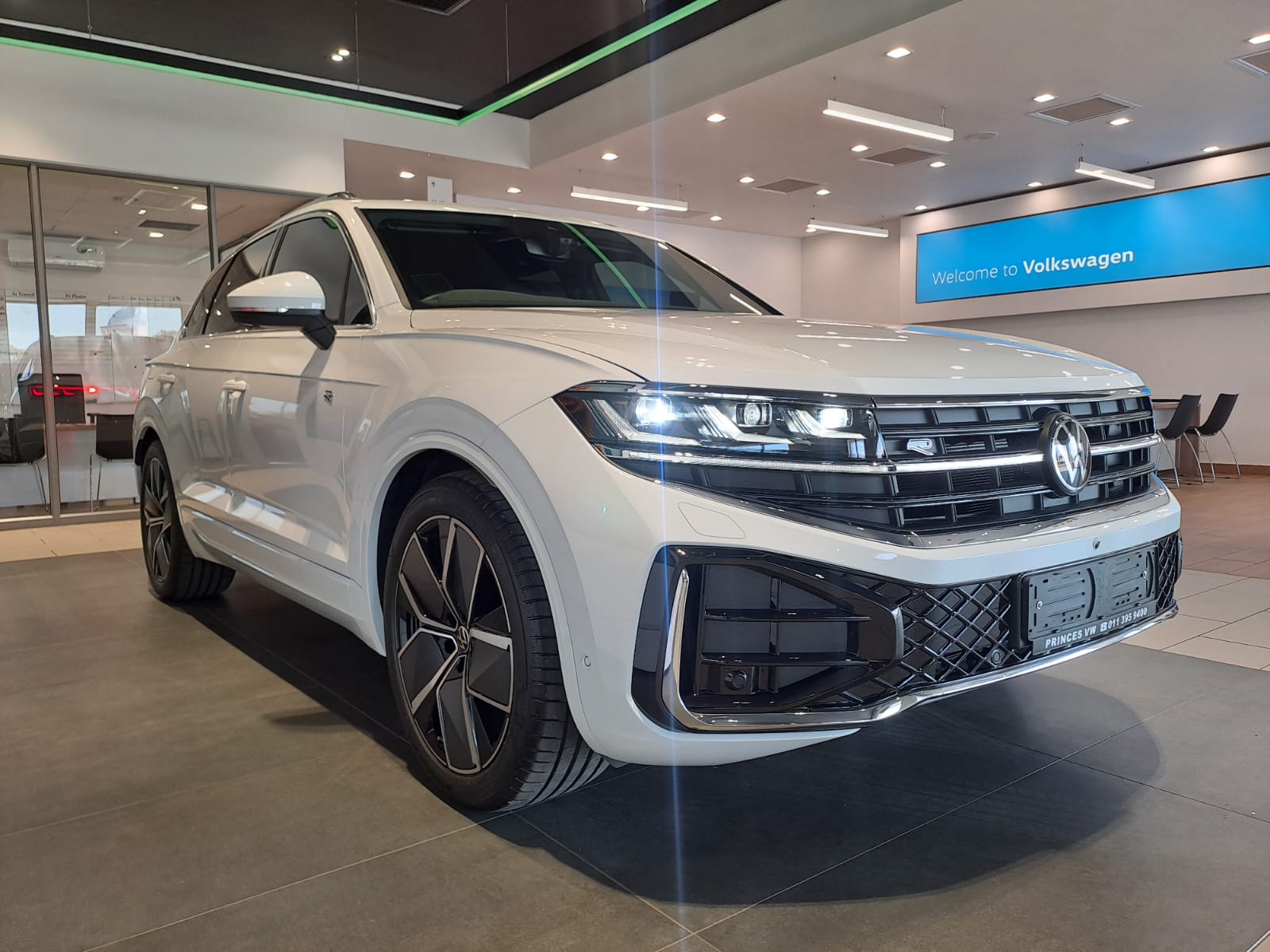 Volkswagen (VW) Toureg 3.0 TDi V6 (190kW) R-Line for sale in Gauteng ...