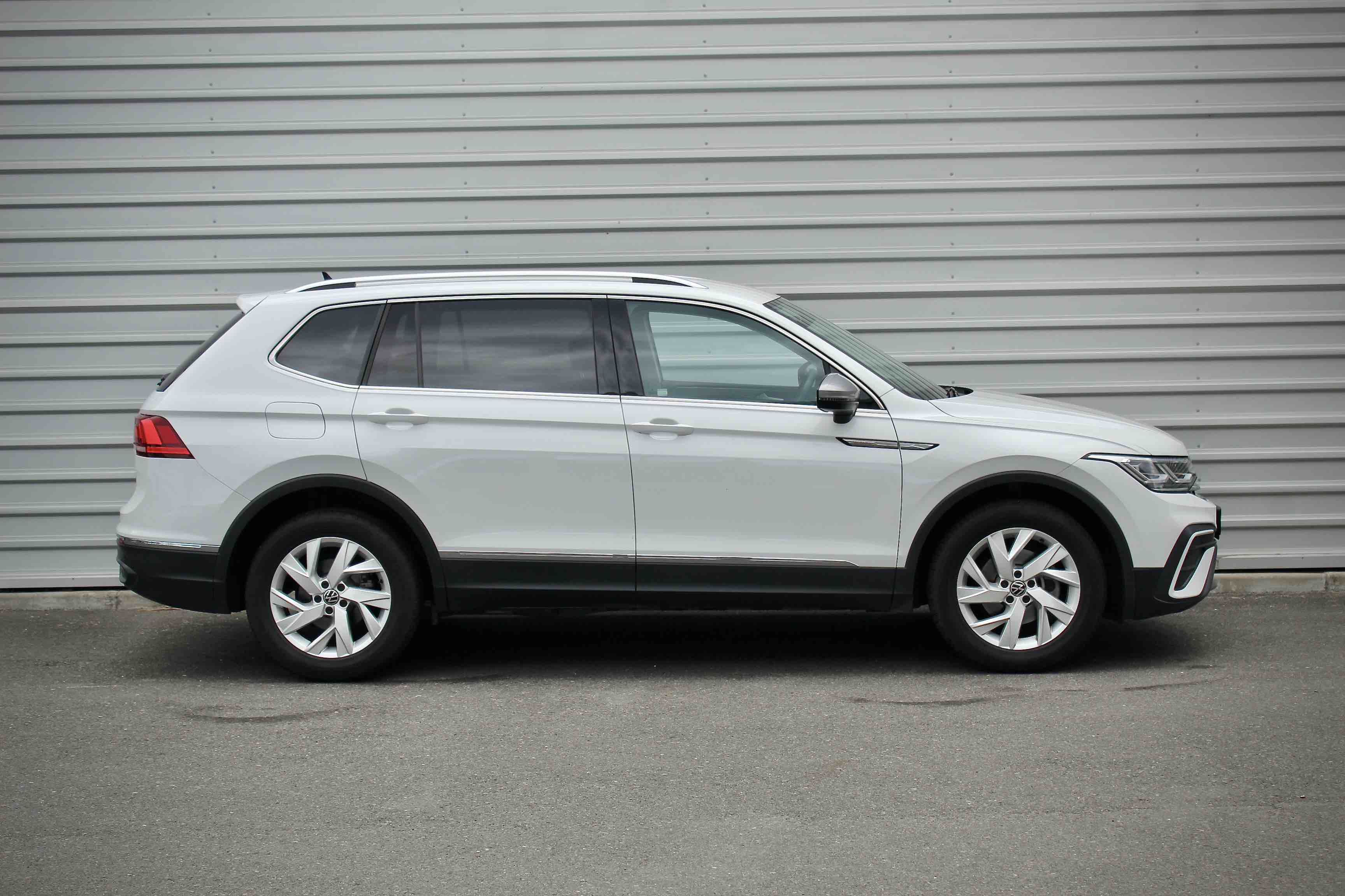 Used 2025 Volkswagen Tiguan Allspace for sale in Somerset West Western ...